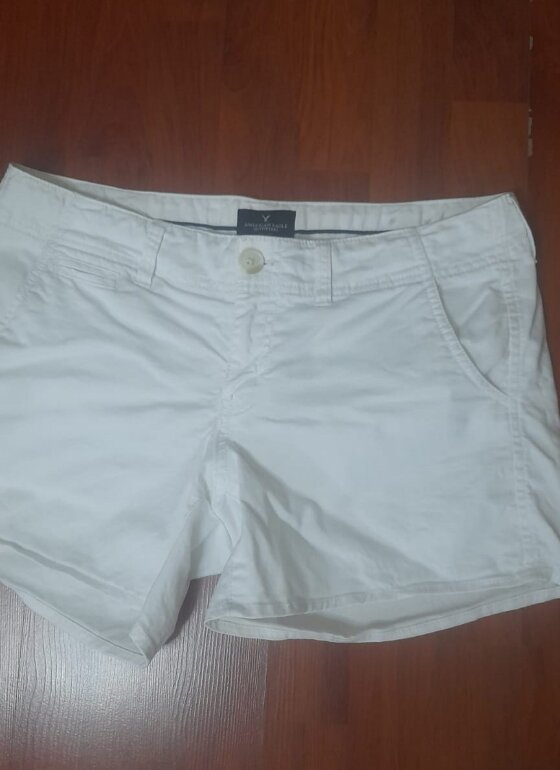 Short blanco talla 10. CorreosClic